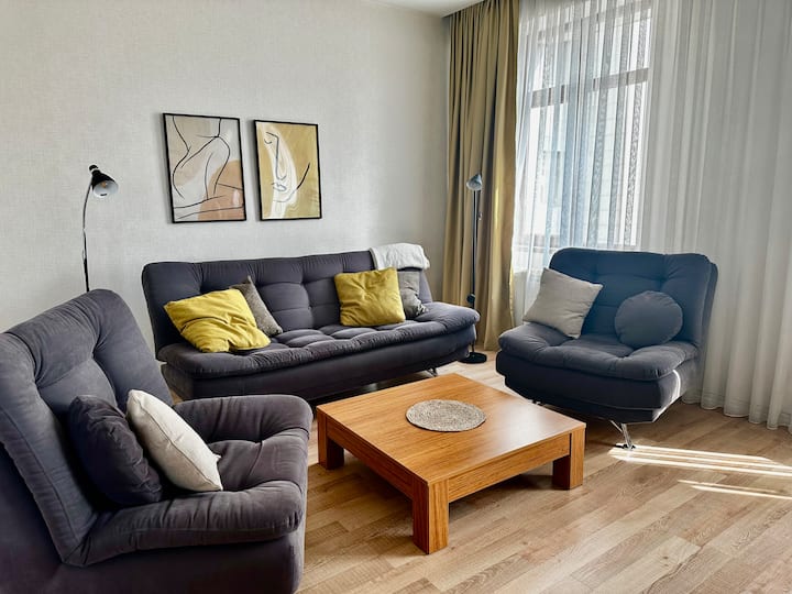 Sunny Apartment In Ganjlik Metro Area - Baku