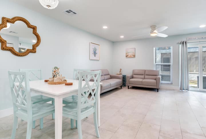 Fully Renovated Beach Condo - North Redington Beach, FL