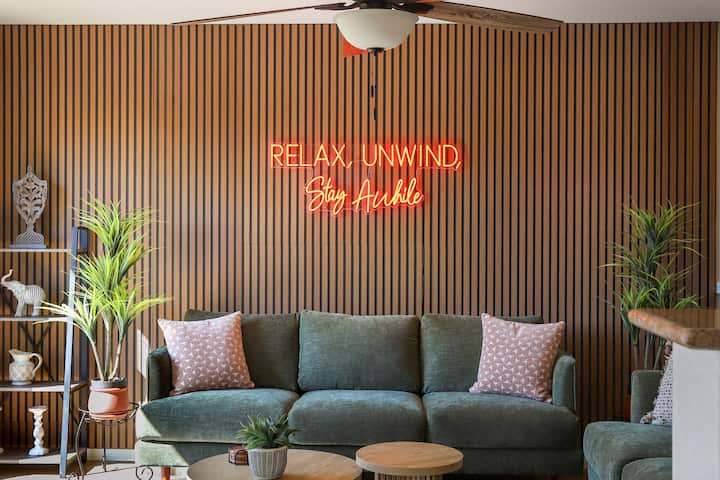 Trendy 3bed 2.5bath Games, King Bed 15 Mins Strip! - Las Vegas