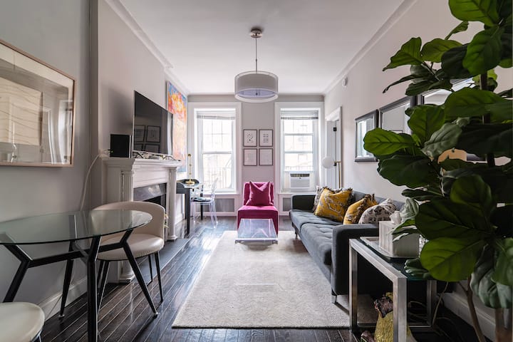 Met Gallery Stunner | Maid & Laundry Included - New York