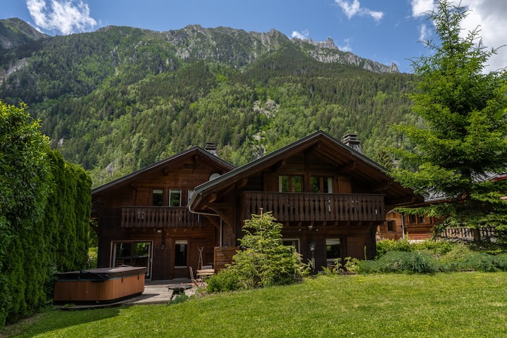 Alpine Chalet - Max 14 - Hot Tub & Private Garden - Chamonix