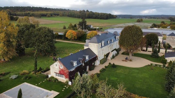 Family Manor From 1654 In The Loire Valley. - Saumur