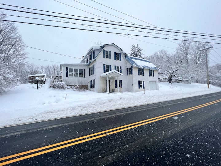 Cozy 5br Ski House Ludlow- 3 Mins To Okemo Mtn! - Ludlow, VT