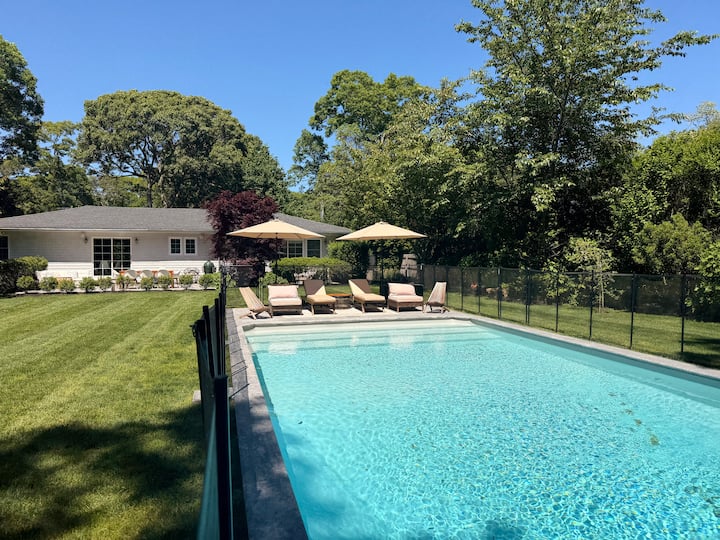 Springs Oasis With Huge Backyard - The Hamptons, NY