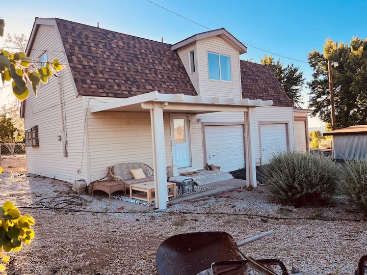 Unique Rural Artist Loft Studio - Reno, NV