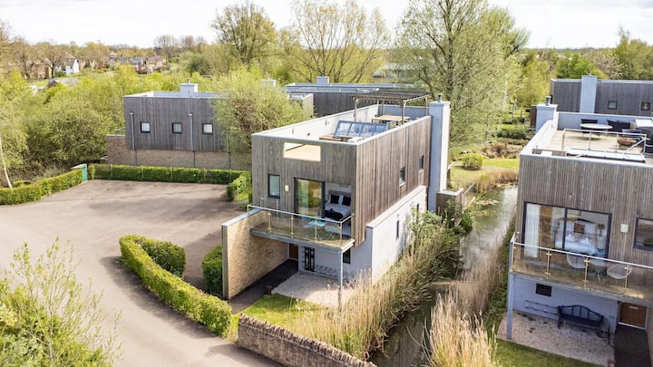 Water Garden7 - 5 Bed  8+4 Kids/spa/pools - Cirencester