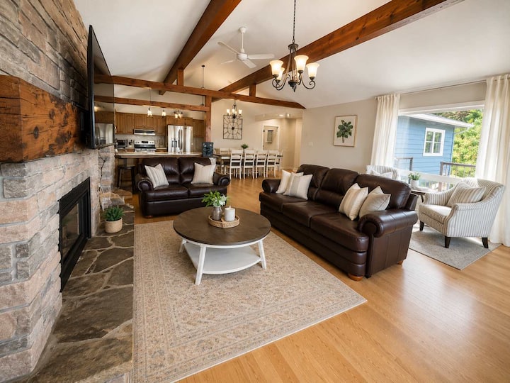 Waterfront Estate + Swimming Pool +Hot Tub - Kawartha Lakes