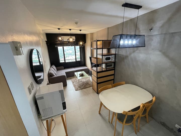 Cozy 1br Condo W/ Free Parking, Wifi, Netflix - Quezon City