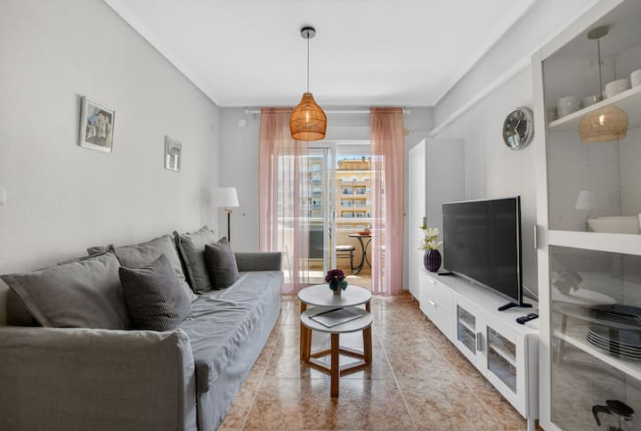 Sunny Two Bedroom Apartment Near The Beaches - Torrevieja