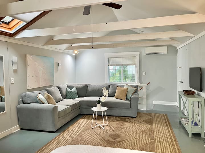 *Azure Guesthouse* Walkable! Patio! Beach 8 Min! - Sarasota