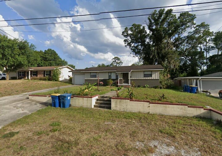 Centrally Located 6bed/2bath Home In Jax - Jacksonville, FL