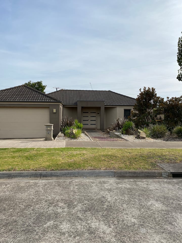 Family Home Comfort In Highton - Geelong