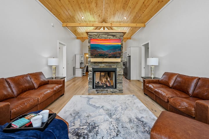The Farmhouse - Walland, TN
