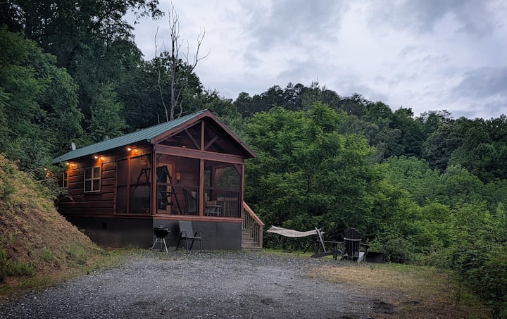 "Cedar Heights" Tiny House Cabin, Bryson City - Bryson City, NC