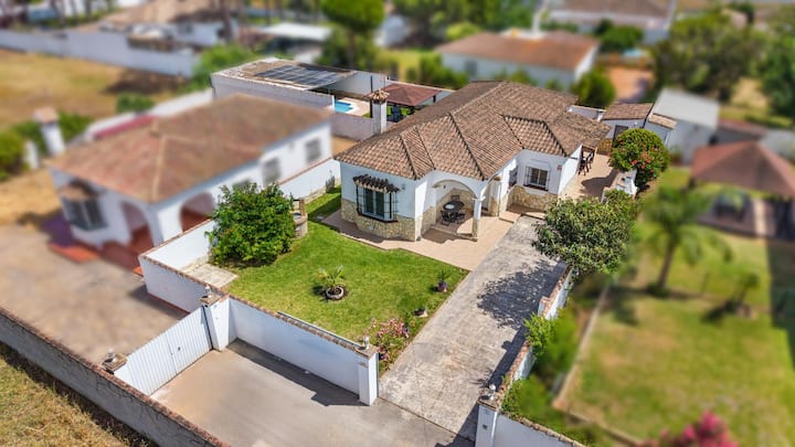 Newly Refurbished Fortuna Villa With Private Pool And Garden - Chiclana de la Frontera