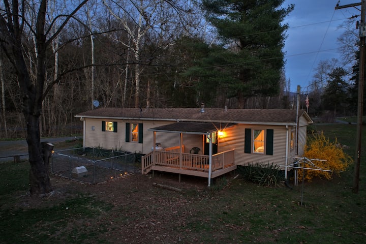 Quiet Cottage W/ Trails & Fire Pit, Pet Friendly - Rileyville, VA