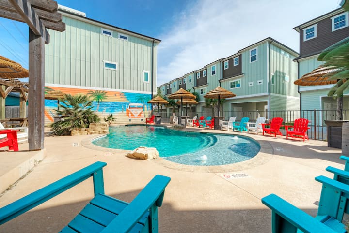 Pool, Rooftop W/ Island Views, Blocks To The Beach - Port Aransas, TX