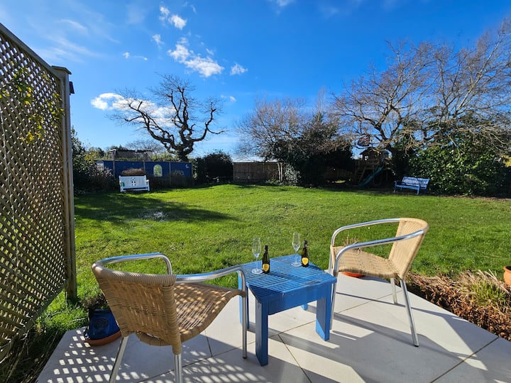 Studio With Patio, Garden View Treehouse - Lymington