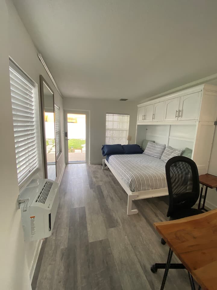 Private Room In Convenient Location - Miami, FL