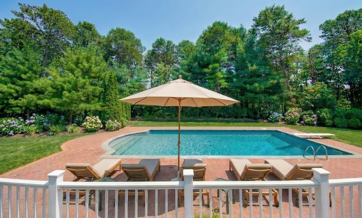 4 Br Hamptons Oasis W/ Pool,jacuzzi & Beach Access - The Hamptons, NY