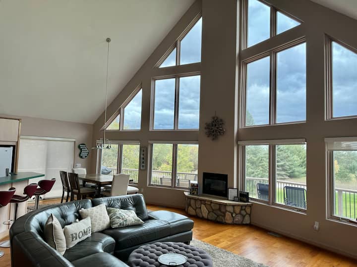 Beautiful Home Near Boyne Highlands & Nubs Nob. - Harbor Springs, MI