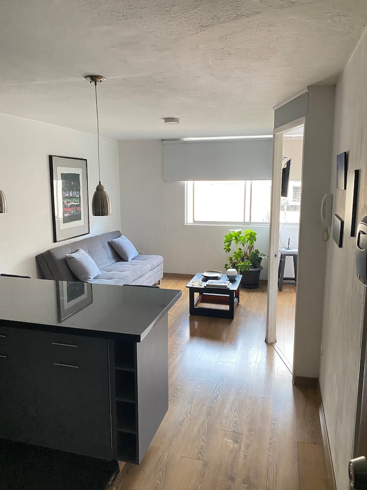 Departamento Cómodo Equipado Y Excelente Ubicación - Quito