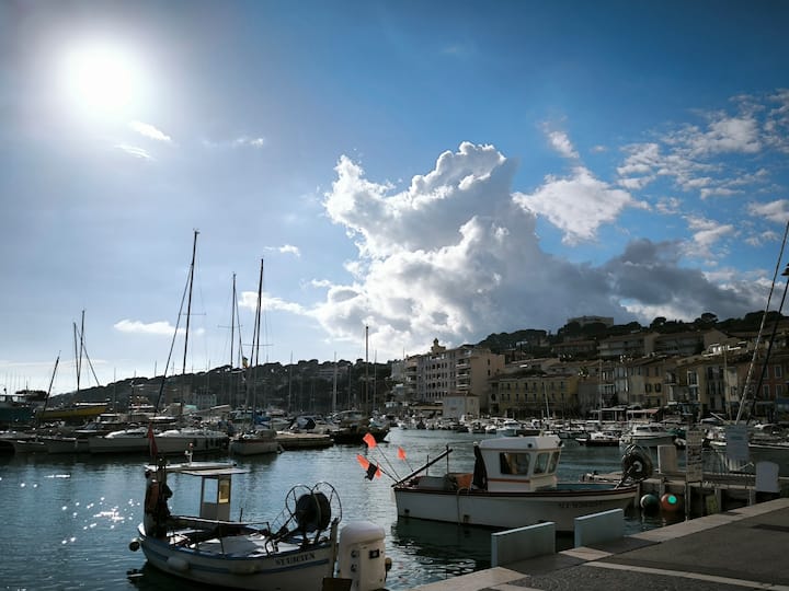 Maison T 3 Avec Petit Jardin Dans Le Vieux Cassis - Cassis