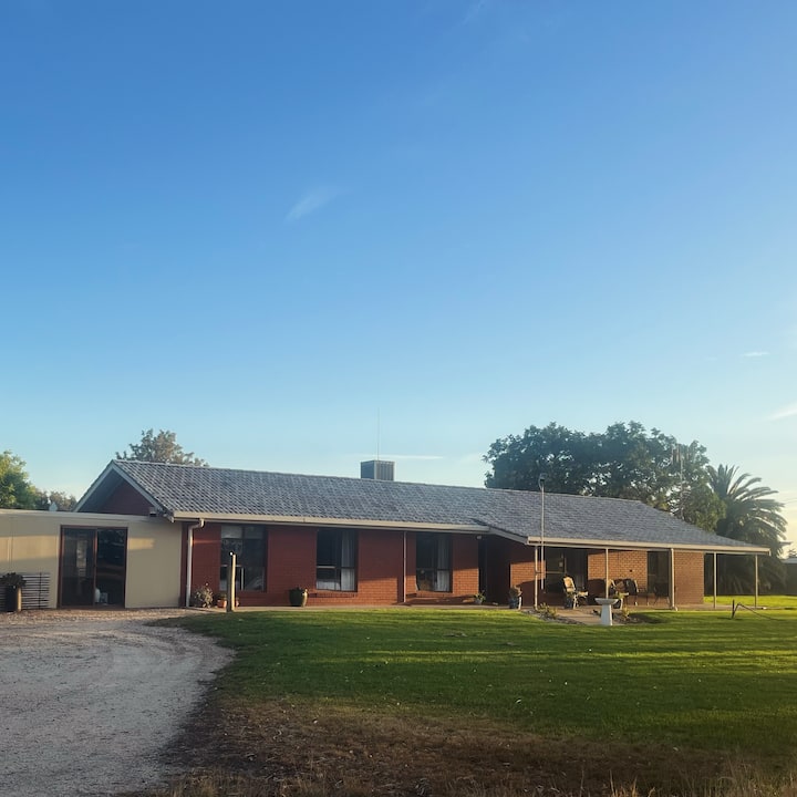 Wings Field - Peaceful Family Farm Stay - Tocumwal