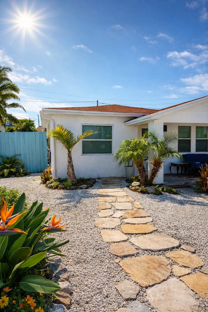 Beach Lifestyle And Boardwalk Vacation Home - Madeira Beach, FL