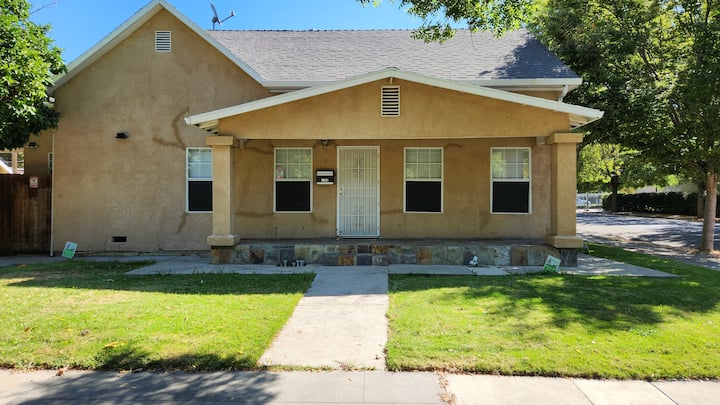 Comfortable Luxury Home In Stockton - Stockton, CA