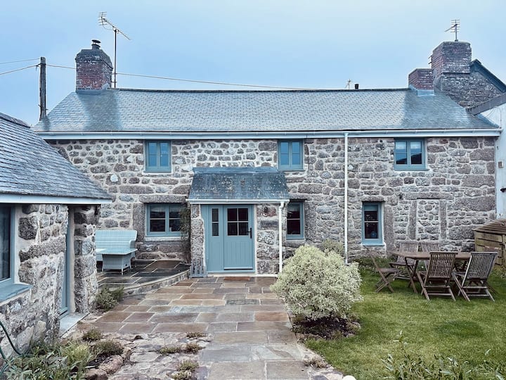 Beautiful Farmhouse - Walk To 4 Stunning Beaches! - Porthcurno Beach