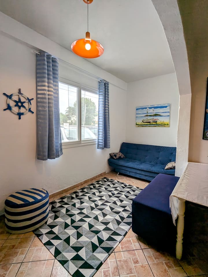 Belo Apto C/2 Dormitórios A Somente 100m Da Praia - Florianópolis