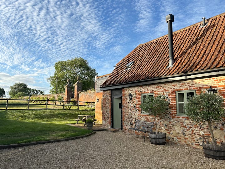 Idyllic Cottage Only 3 Miles From Bury St Edmunds - Suffolk
