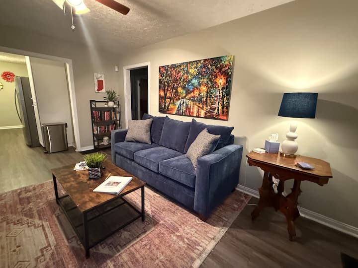 Cute & Cozy Bungalow Near Garfield Park - Indianapolis, IN
