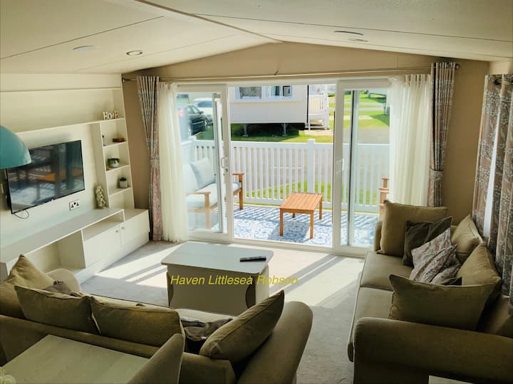 Beautiful 3 Bedroom Caravan On Haven Littlesea . - Weymouth