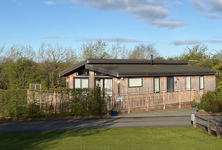 Beech Lodge On Marina - Cosy & Dog Friendly - Nantwich