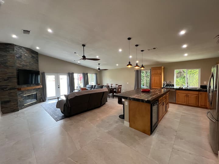 “Luxury 3-bed 3.5bath Home Near Coachella Festival - Coachella, CA