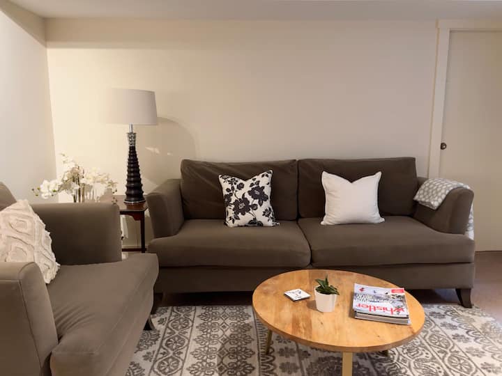 Private Suite, Close To Edgemont Village - West Vancouver