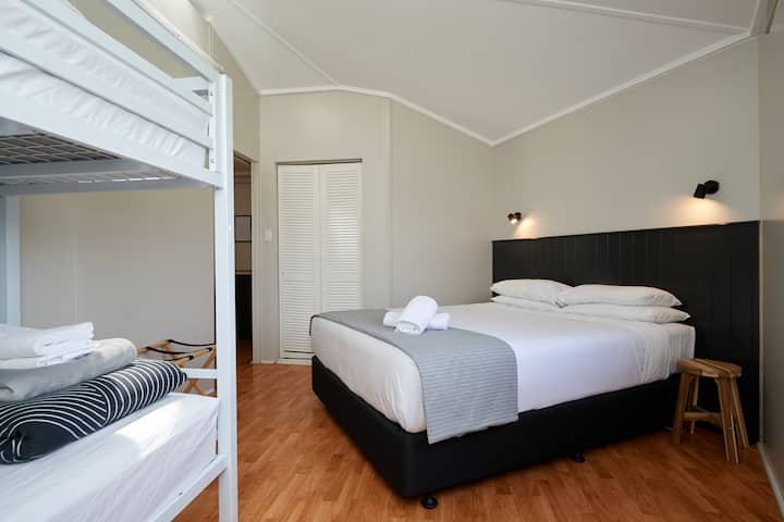 1-bedroom Ensuite Cabin - Sleeps Up To 4 Guests - Mount Gambier