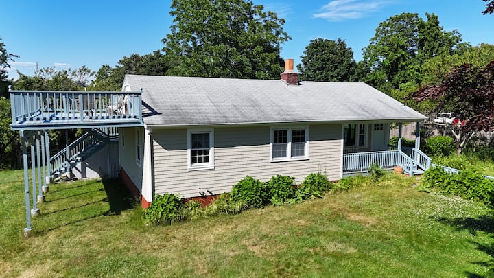 Beachy Bungalow - Narragansett, RI