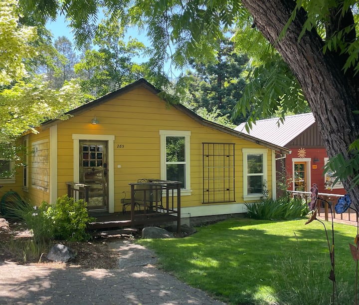 Abbott's Cottages- Lark - Oregon Shakespeare Festival