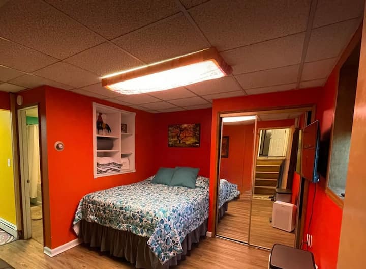 Colorful Studio, Near Downtown, Walk To Shopping - Fairbanks, AK