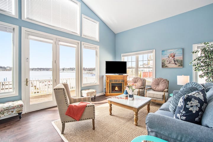 Harbor House: Water Views, Deck Overlooking Harbor - Saugatuck, MI