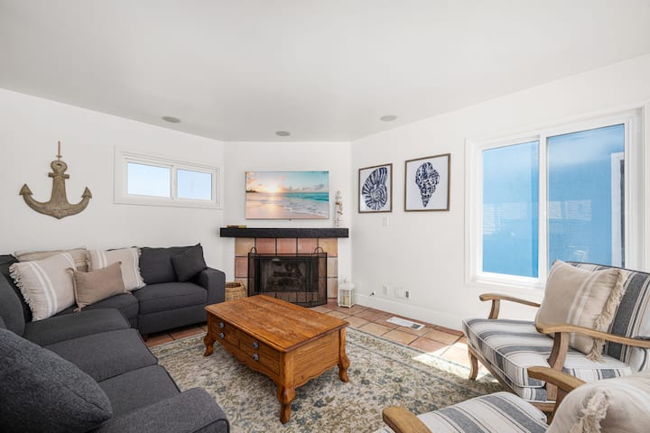 59th - 2 Story Oceanfront / Patio & Ocean Views - Newport Beach, CA