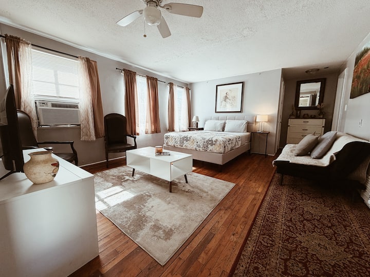 Private Studio Apt • Quiet Stay Better Than Hotels - Valdosta, GA