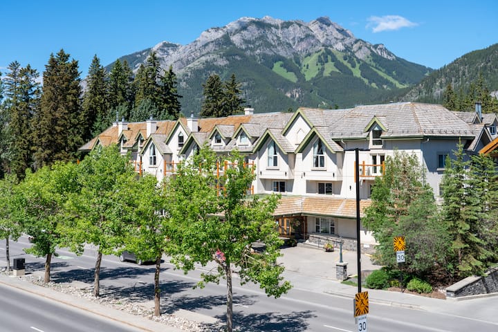 Loft Suite Along Banff Ave. | Mountain View! - Banff