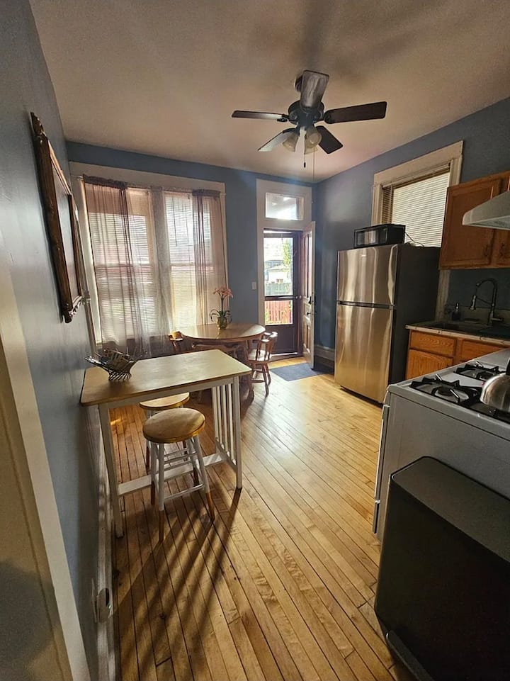 Cozy 2 Bedroom Apartment In Pilsen - McKinley Park - Chicago