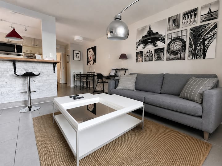 Modern & Cozy Contemporary Condo Suite (#1) - Calgary