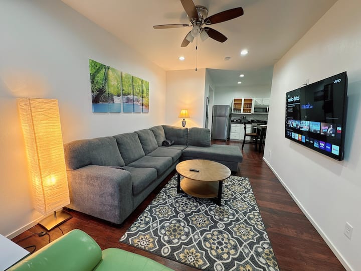 115#201 / Downtown Bliss, Sleeps 7, Free Parking - Dubuque, IA