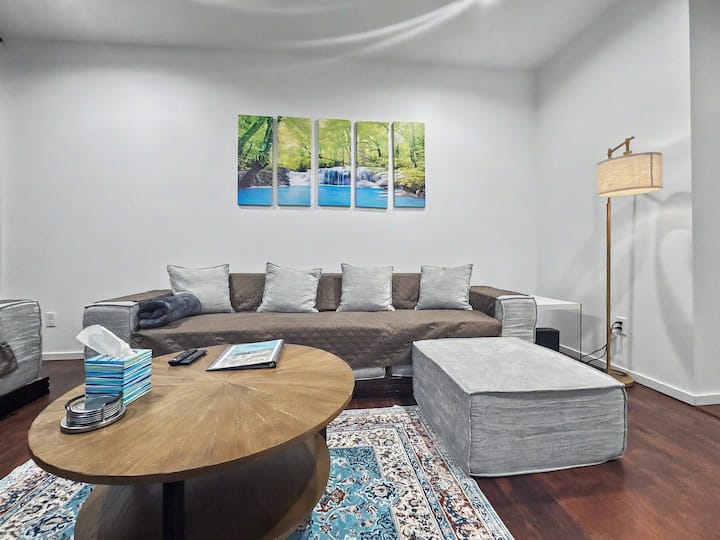 115#201 / Downtown Bliss, Sleeps 7, Free Parking - Dubuque, IA